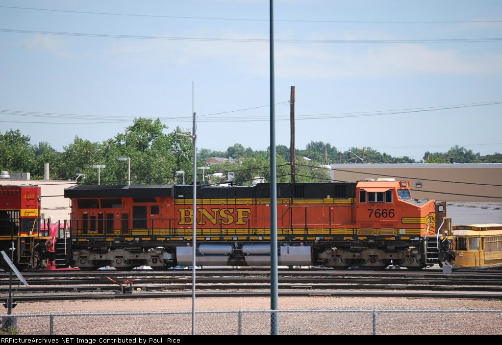 BNSF 7666